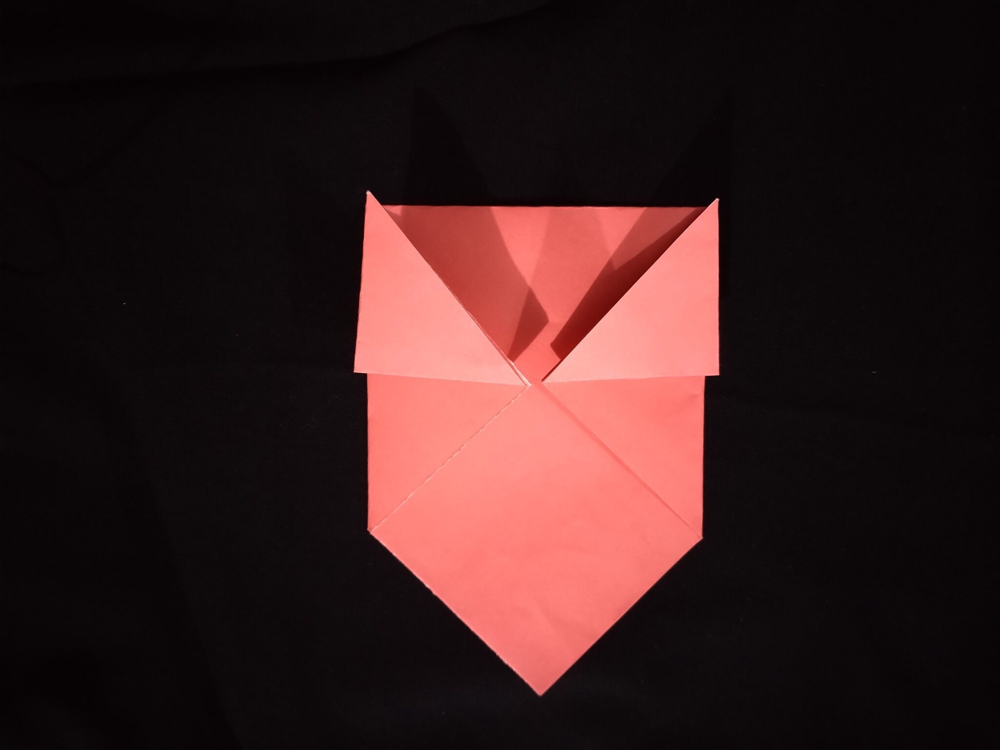 How to make an Origami kissing lips step by step.