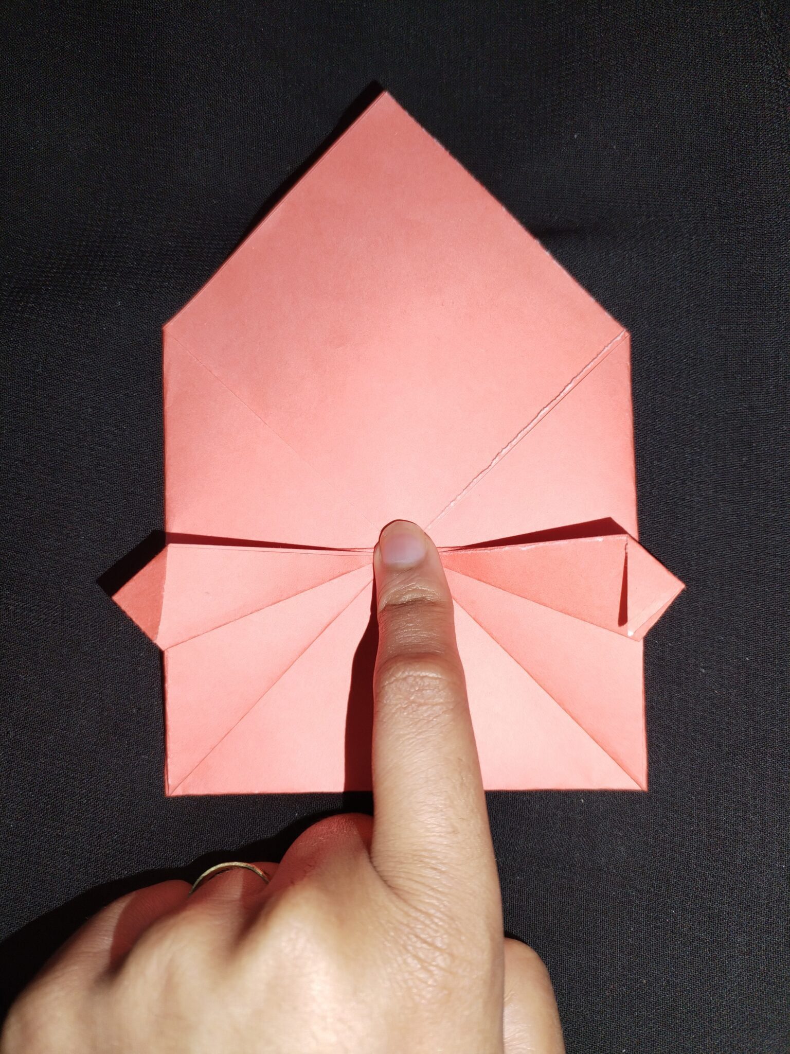 How to make an Origami kissing lips step by step.